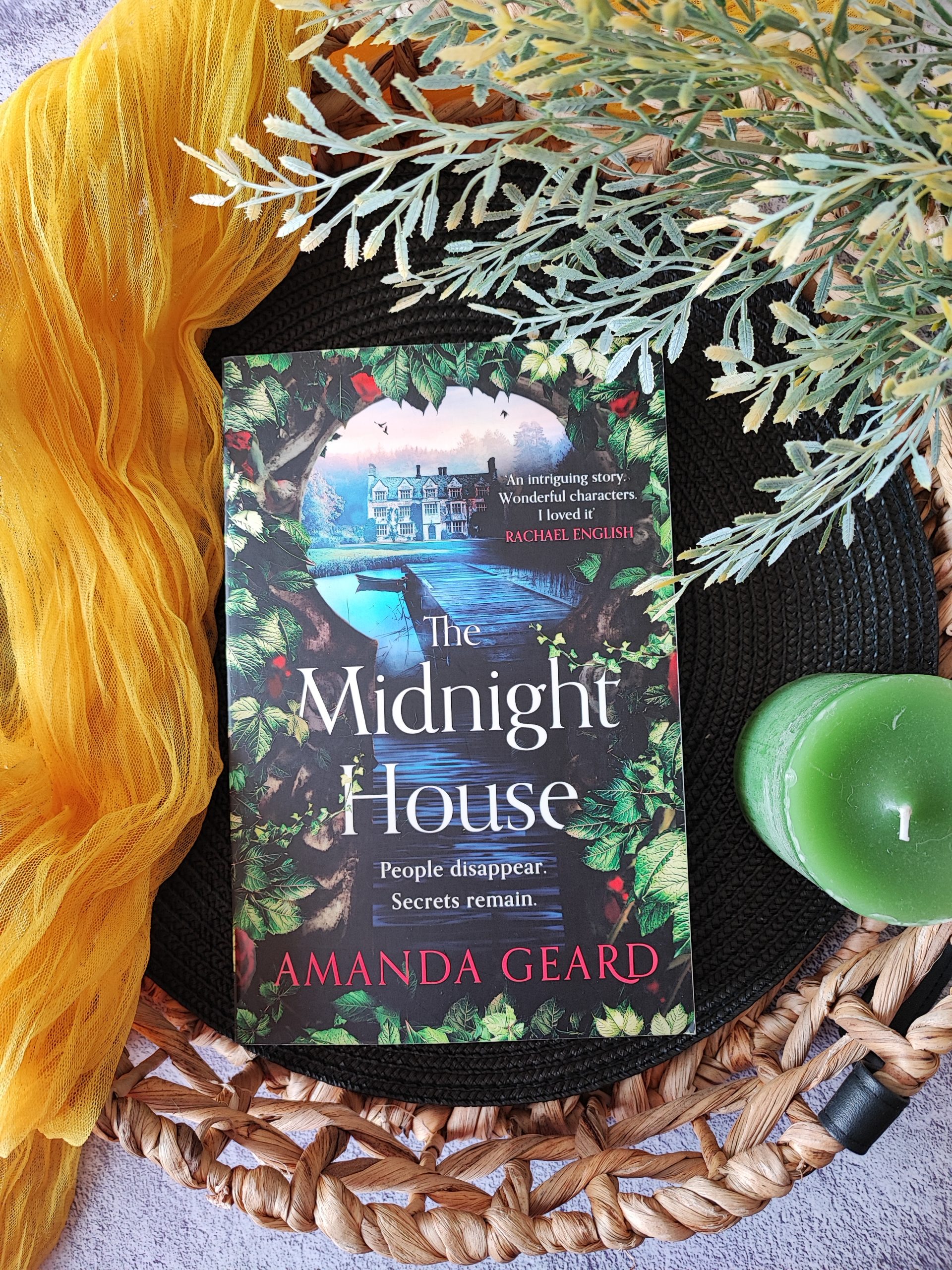 Review: The Midnight House by Amanda Geard - Roelia Reads